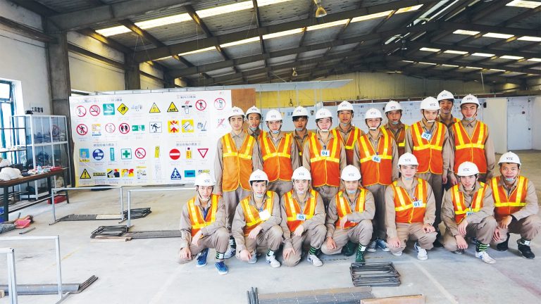 Reasons to Hire Vietnamese Workers: Vietnamese Labor Suppliers ...